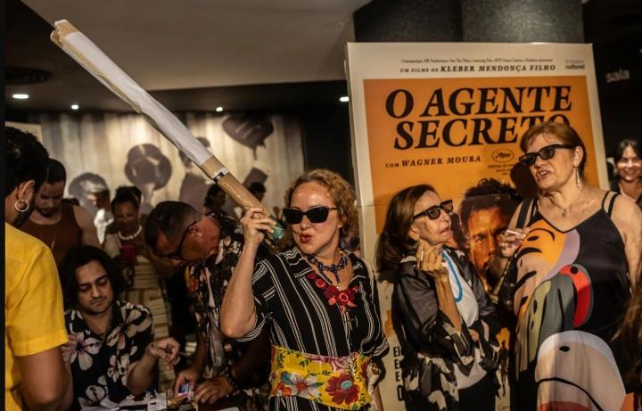 Entre o carnaval e o cinema: Homenagem de atriz brasileira ao filme “O ...